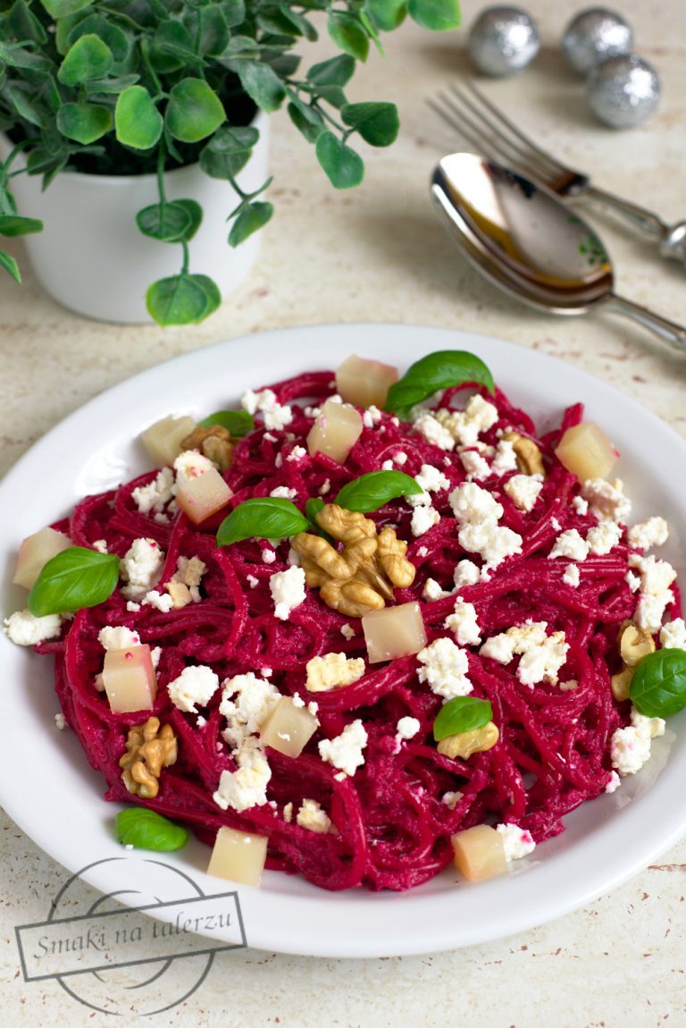 Makaron spaghetti w buraczanym pesto - Smaki na talerzu