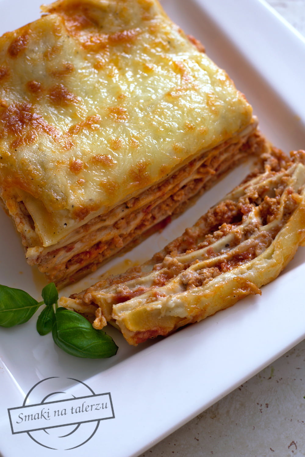 Lazania z mięsem mielonym i beszamelem - Smaki na talerzu