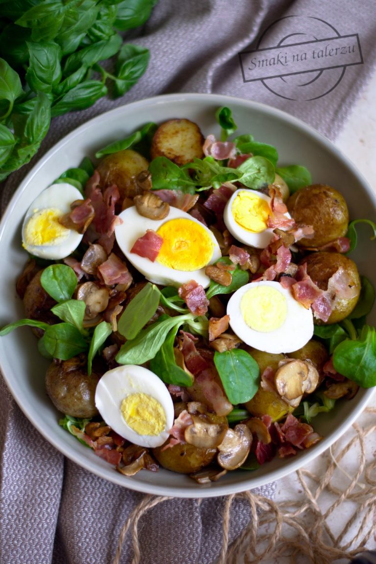 Letni obiad - młode ziemniaki z roszponką, jajkiem, boczkiem i ...