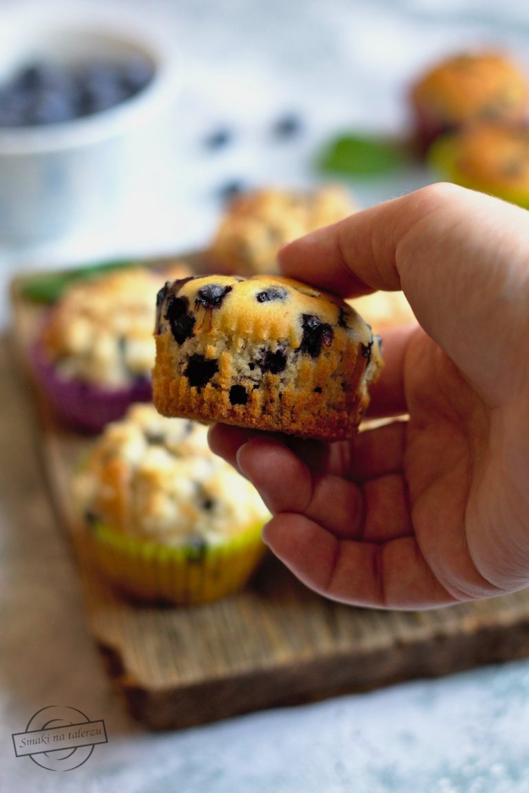 Jagodowe muffinki - Smaki na talerzu