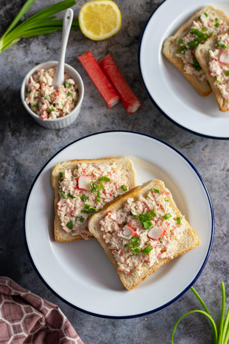 Grzanki z paluszkami krabowymi - Smaki na talerzu