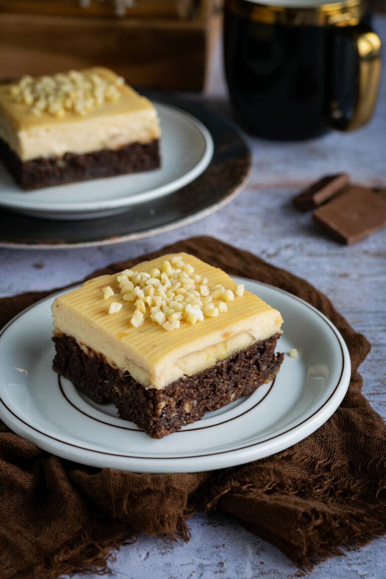 Brownie z bananami i kremem orzechowym - Smaki na talerzu